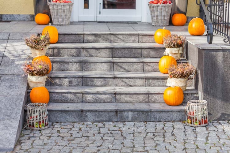 5 Ways to Use Pumpkins to Decorate Your Door This Fall